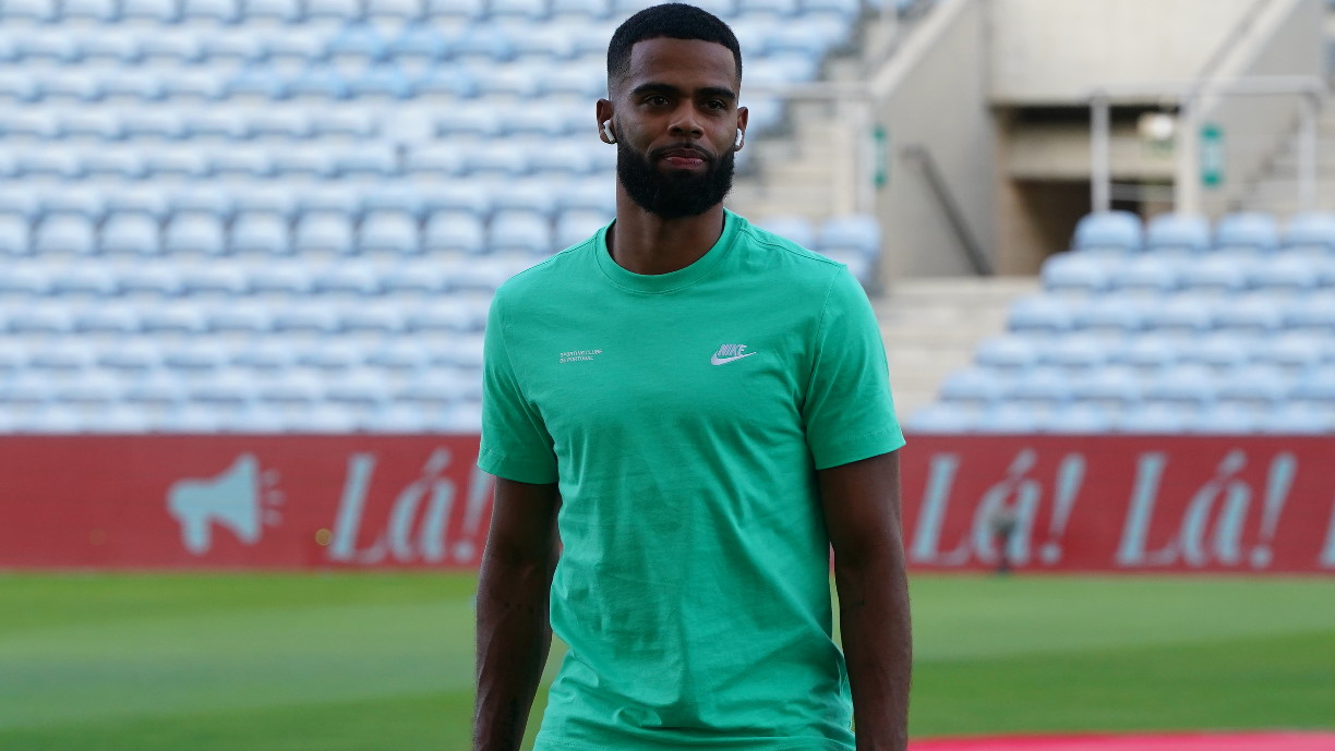 ST. JUSTE 'TRAMADO' PELOS COMPANHEIROS: FUTURO DO CENTRAL DO SPORTING ...